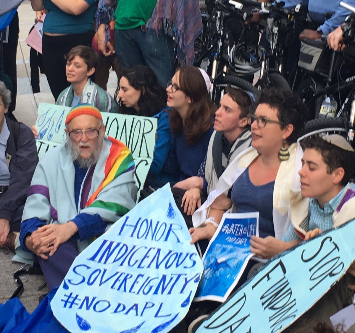 Nine Philly Rabbis And Jewish Community Members Arrested Protesting